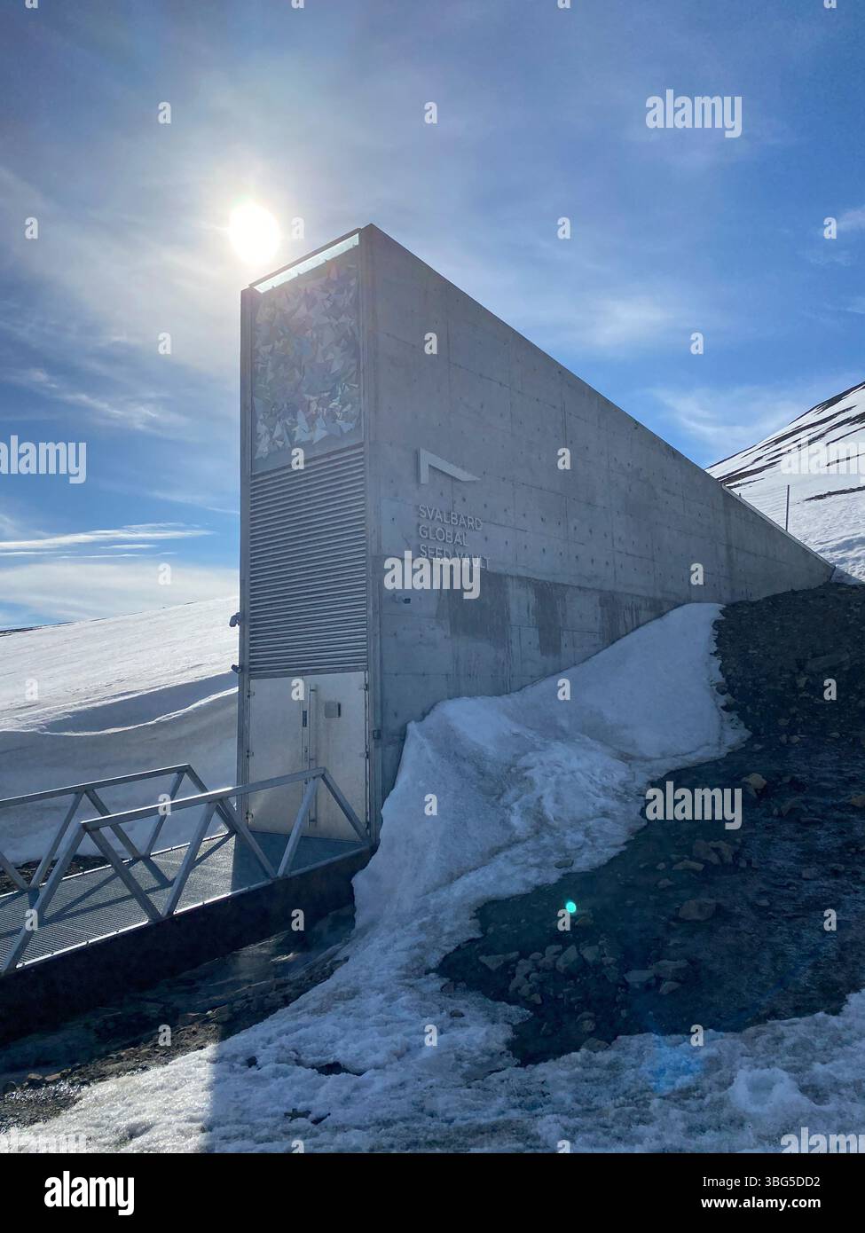 (250604) -- SVALBARD, June 4, 2025 (Xinhua) -- This photo taken on June ...