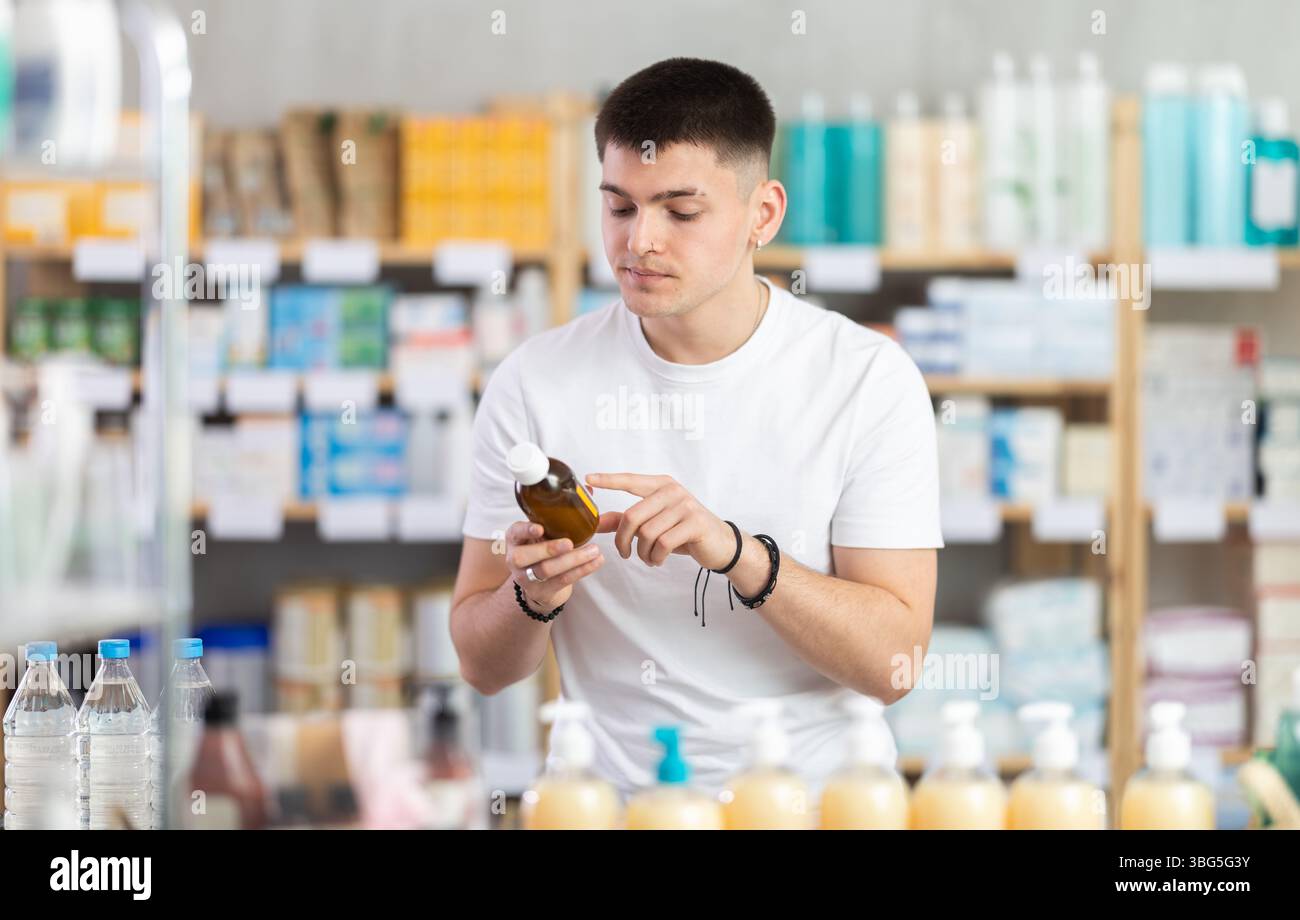 Man in pharmacy chooses hi-res stock photography and images - Alamy