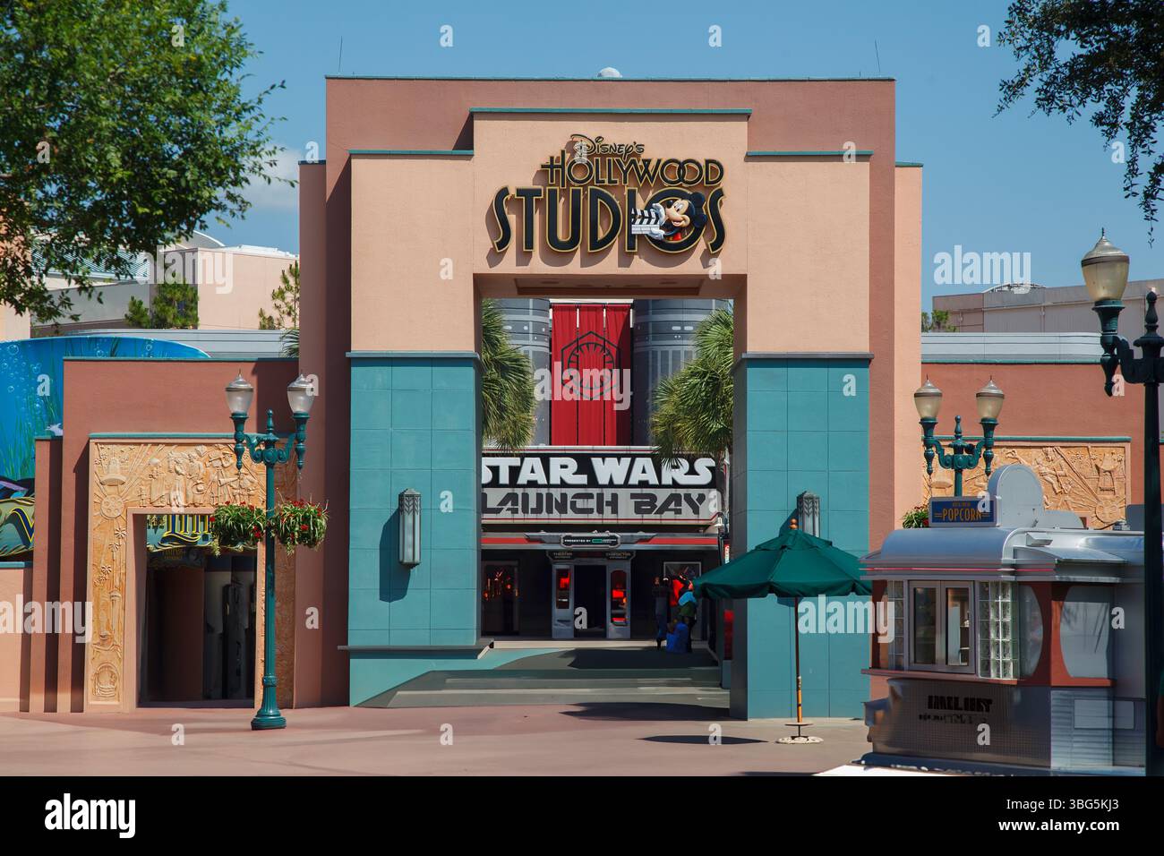 The Disney Hollywood Studios amusement park gate, Disney World ...