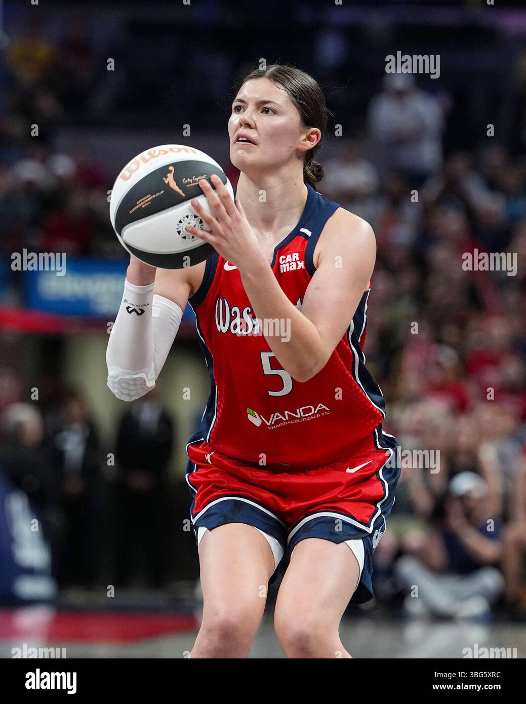 Washington Mystics guard Jade Melbourne (5) plays against the Indiana ...