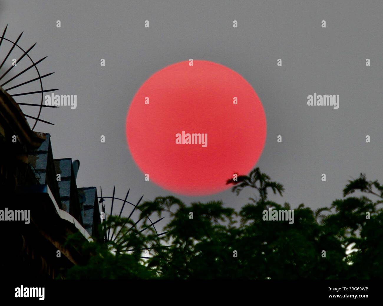 June 4, 2025, New York City, New York: (new) pink moon seen in ...