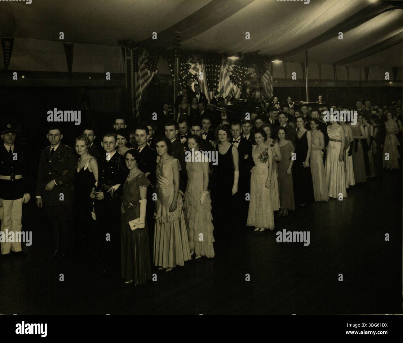 Students in formal attire hi-res stock photography and images - Alamy
