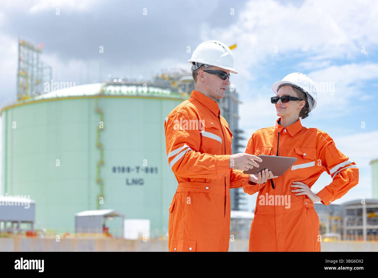 Professional Petroleum male workers, Containment LNG tank service ...