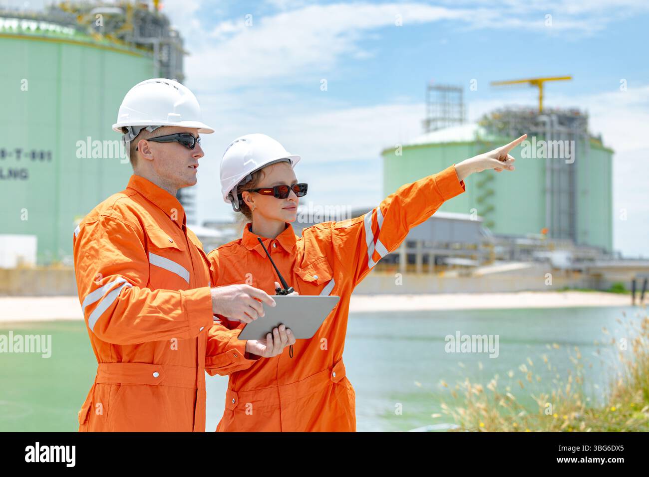 Professional Petroleum male workers, Containment LNG tank service ...