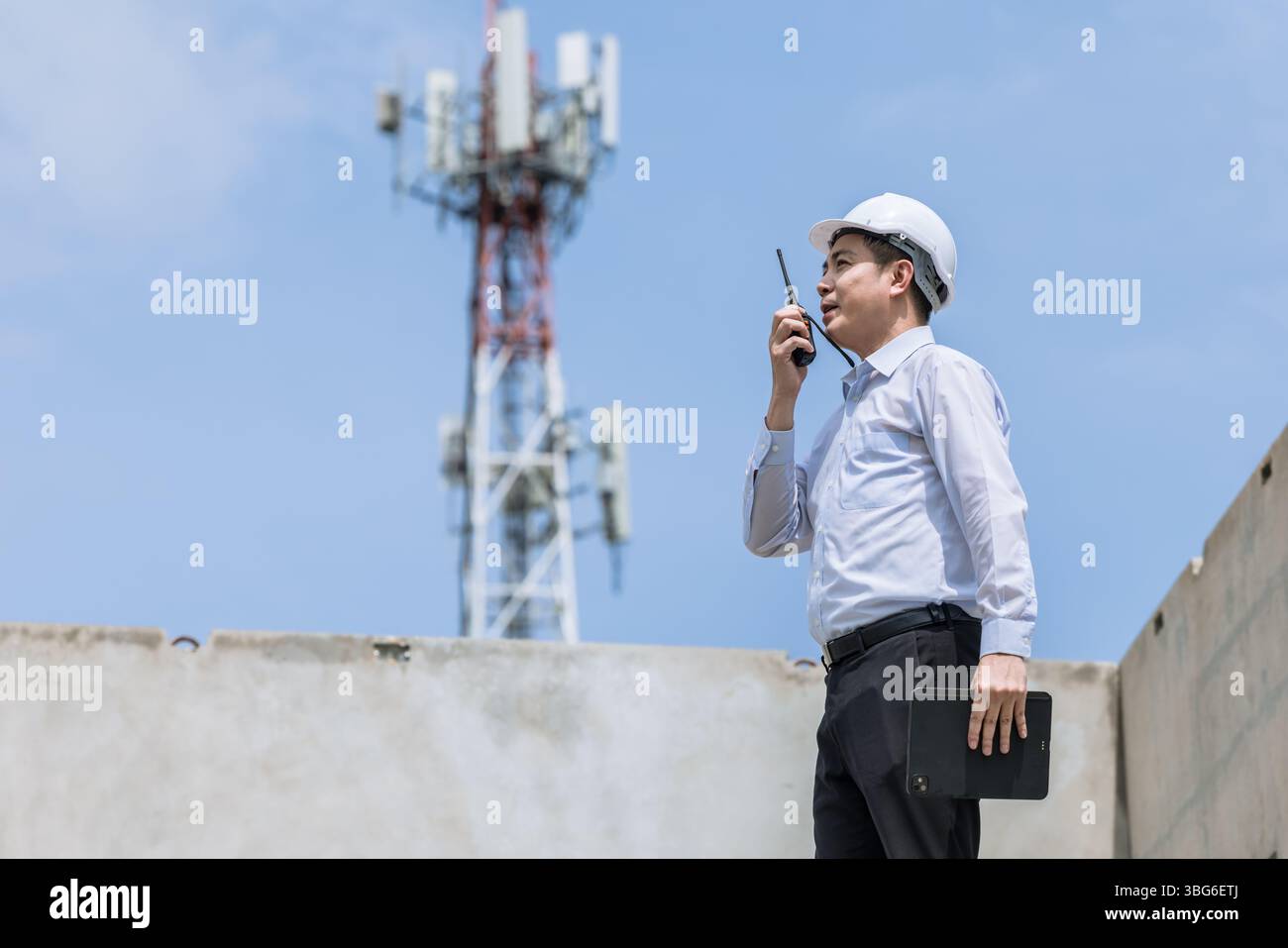 Construction site communication in action hi-res stock photography and images - Alamy