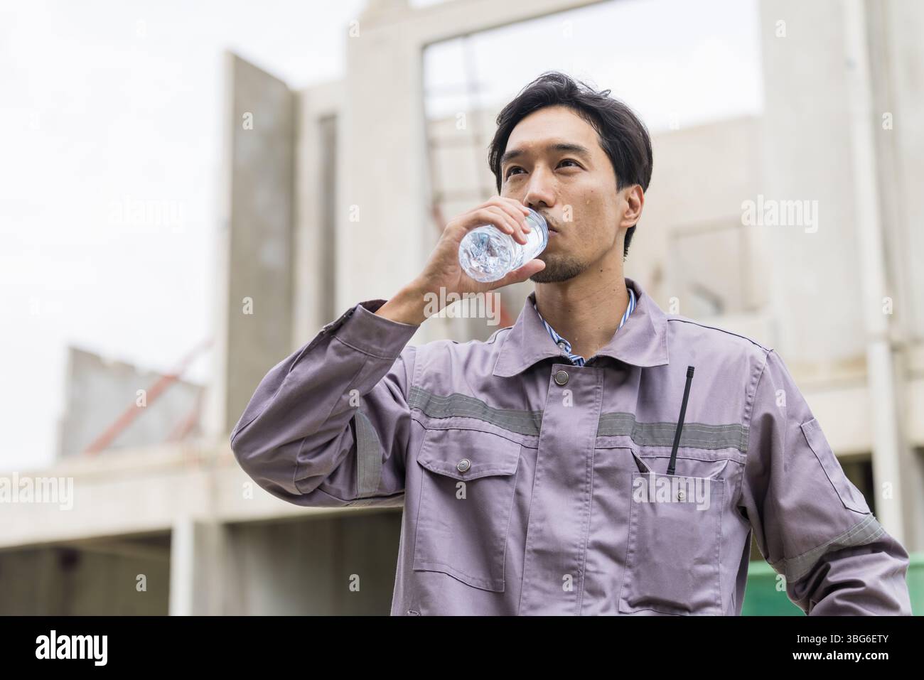 Hot weather japan construction hi-res stock photography and images - Alamy