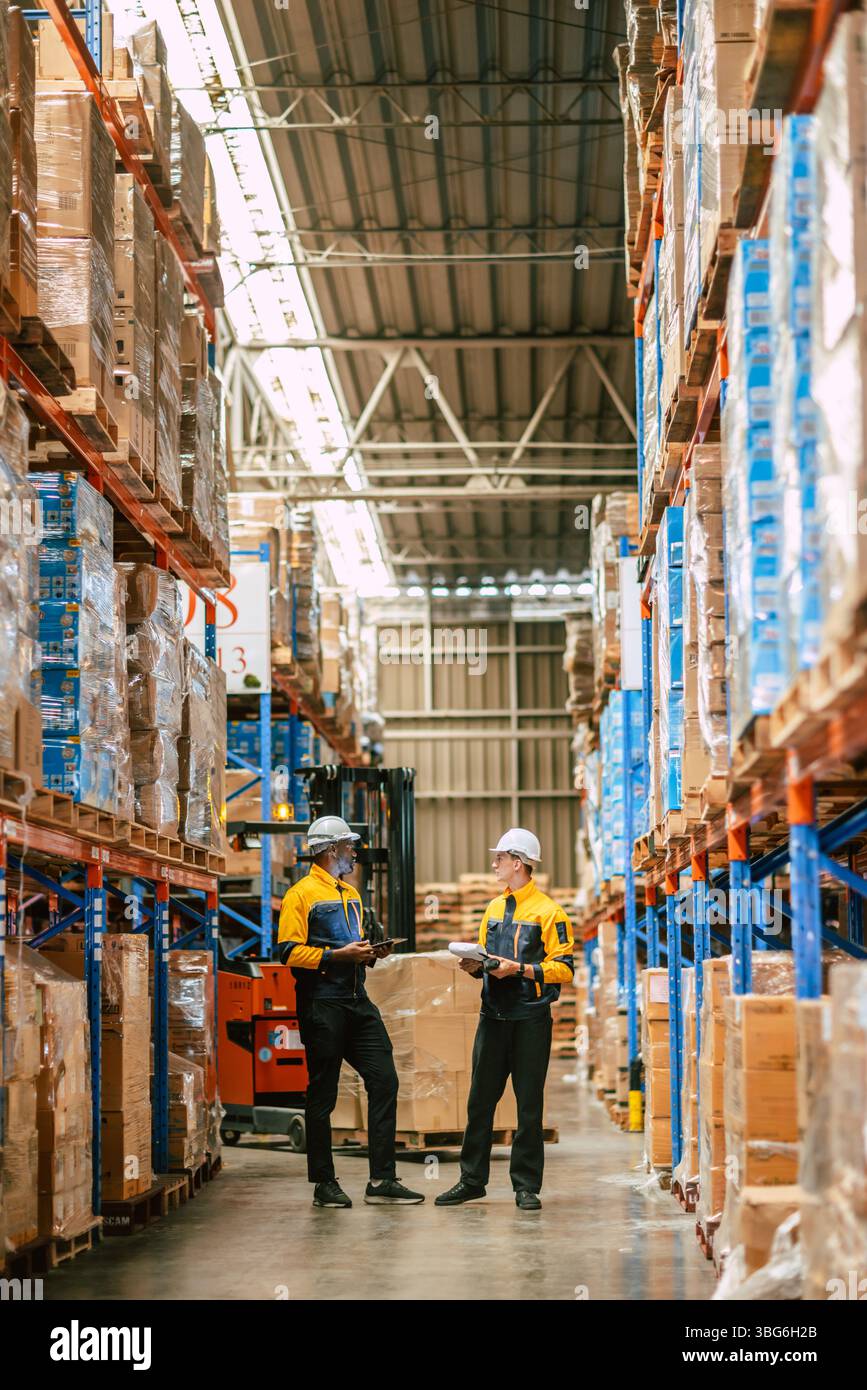 Amazon employee team hi-res stock photography and images - Alamy
