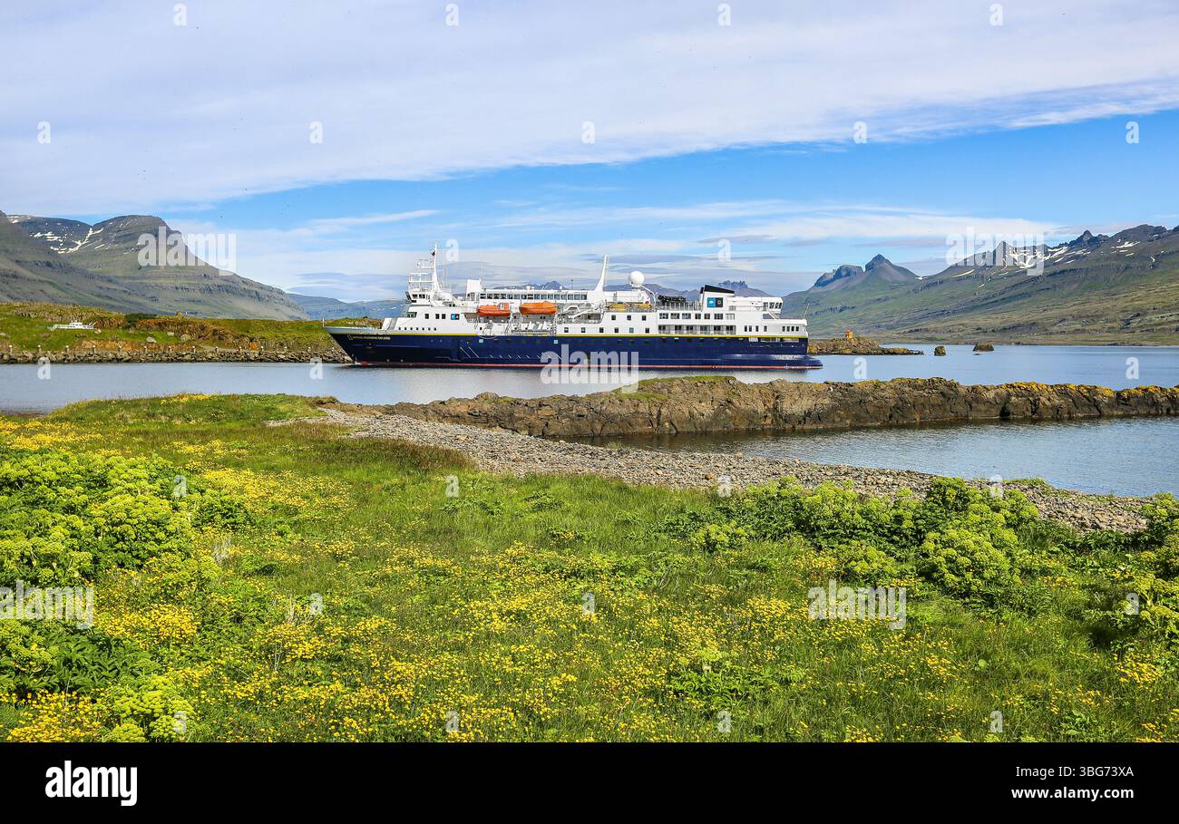 National geographic explorer iceland hi-res stock photography and ...