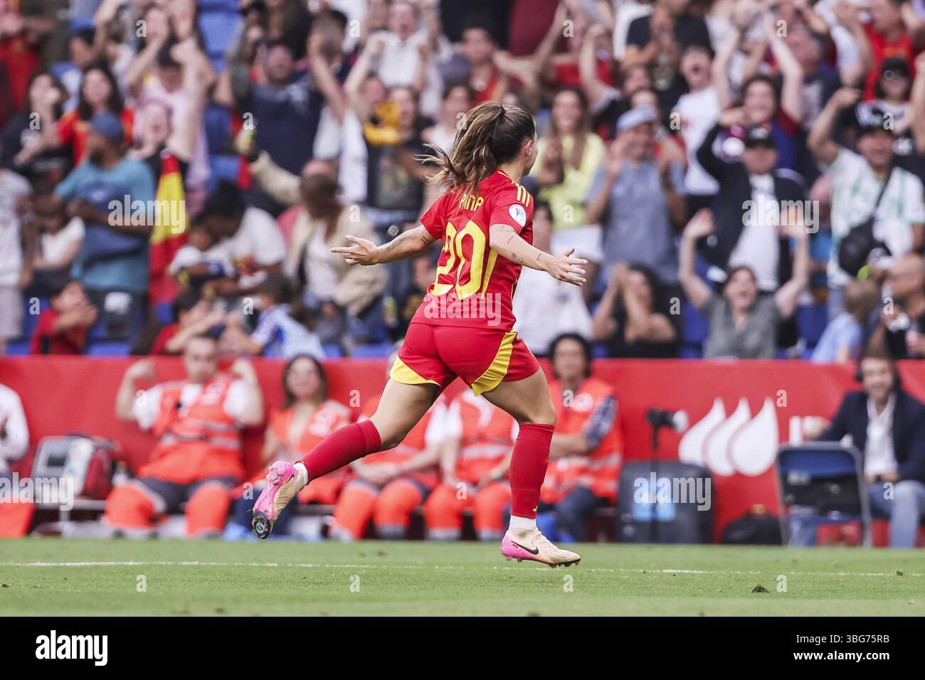 Claudia Pina of Spain celebrates a goal during the UEFA Women's Nations ...