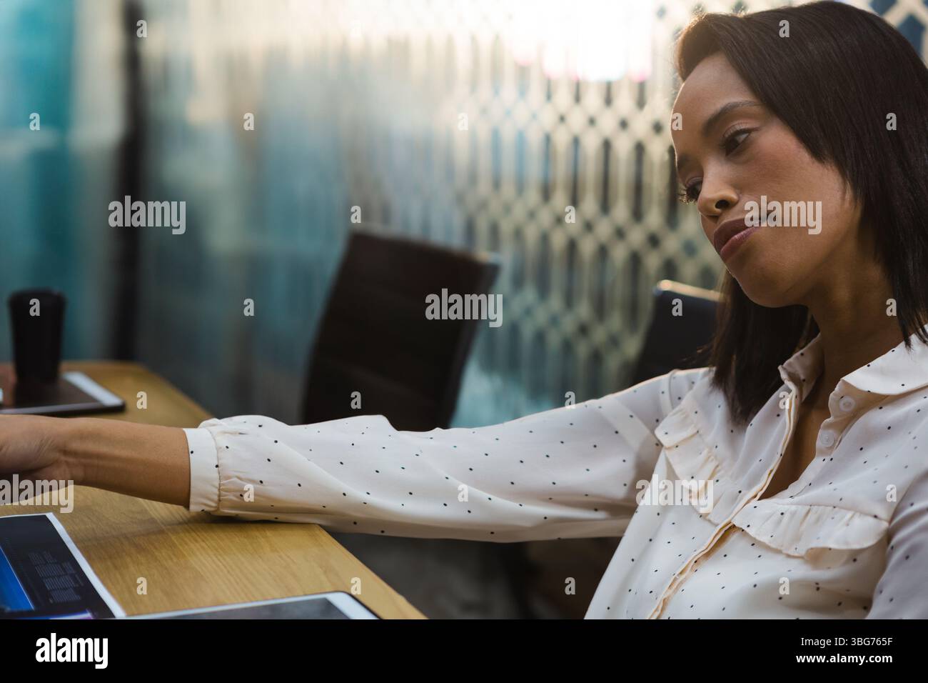 Woman leaning across desk hi-res stock photography and images - Alamy