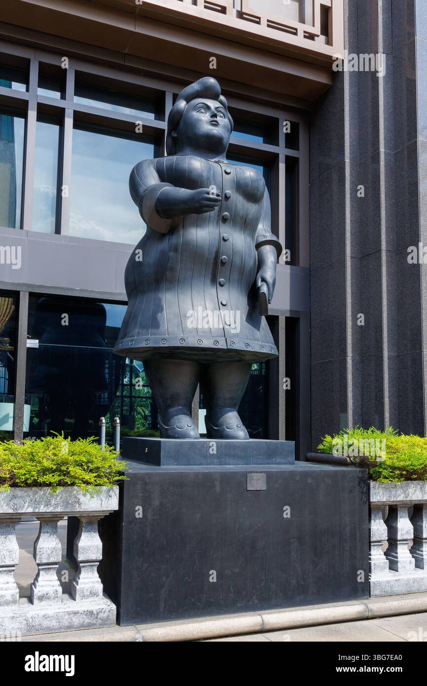 "Dressed woman" a sculpture by Fernando Botero located in Parkview ...