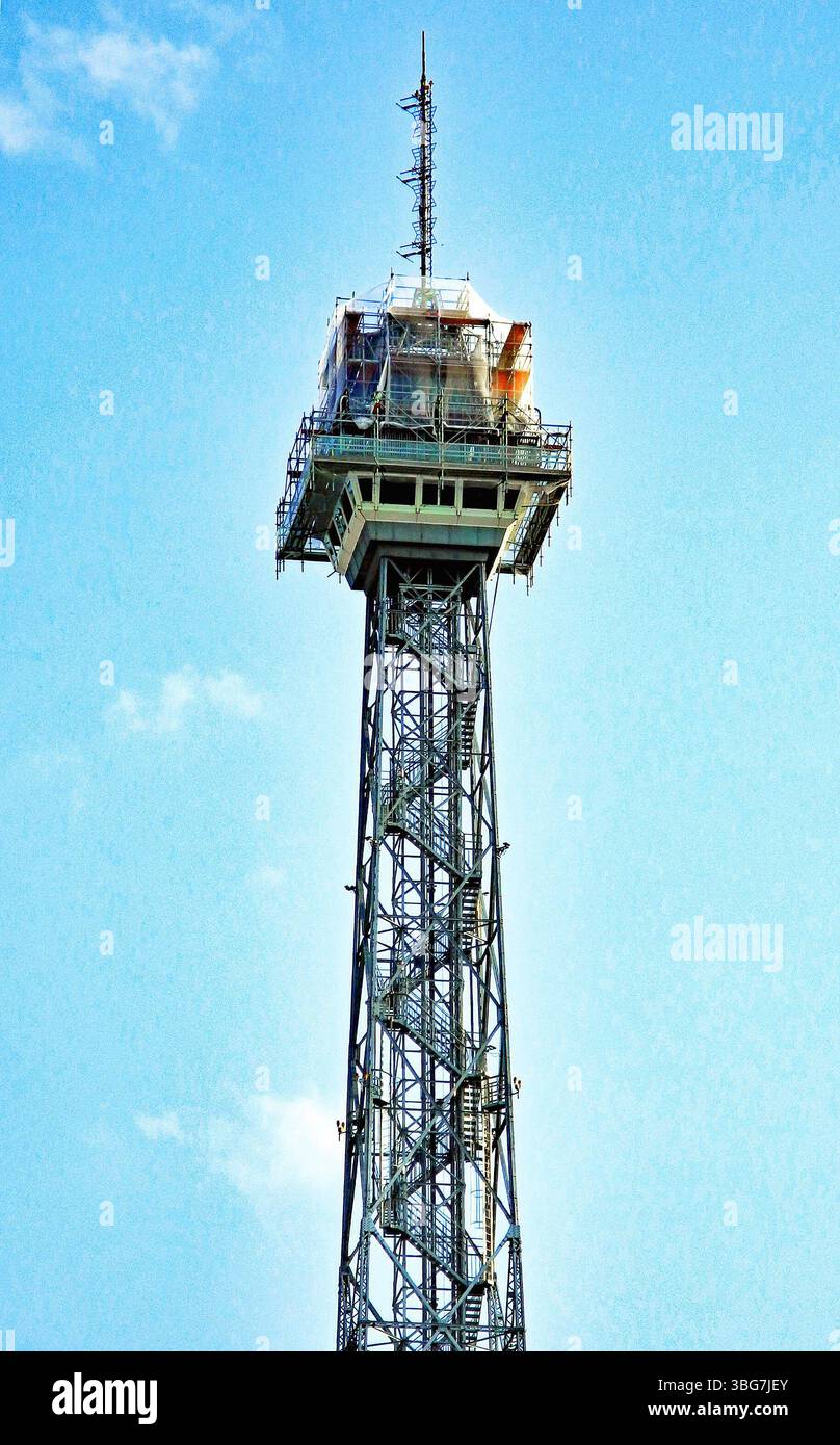 Berlin Symbol, der Funkturm wird saniert *** Berlin symbol, the radio ...