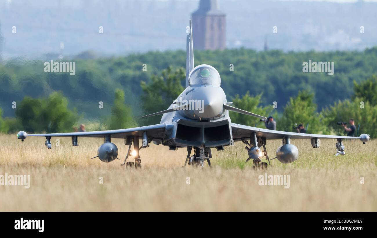 04 June 2025, North Rhine-Westphalia, Nörvenich: An Air Force ...