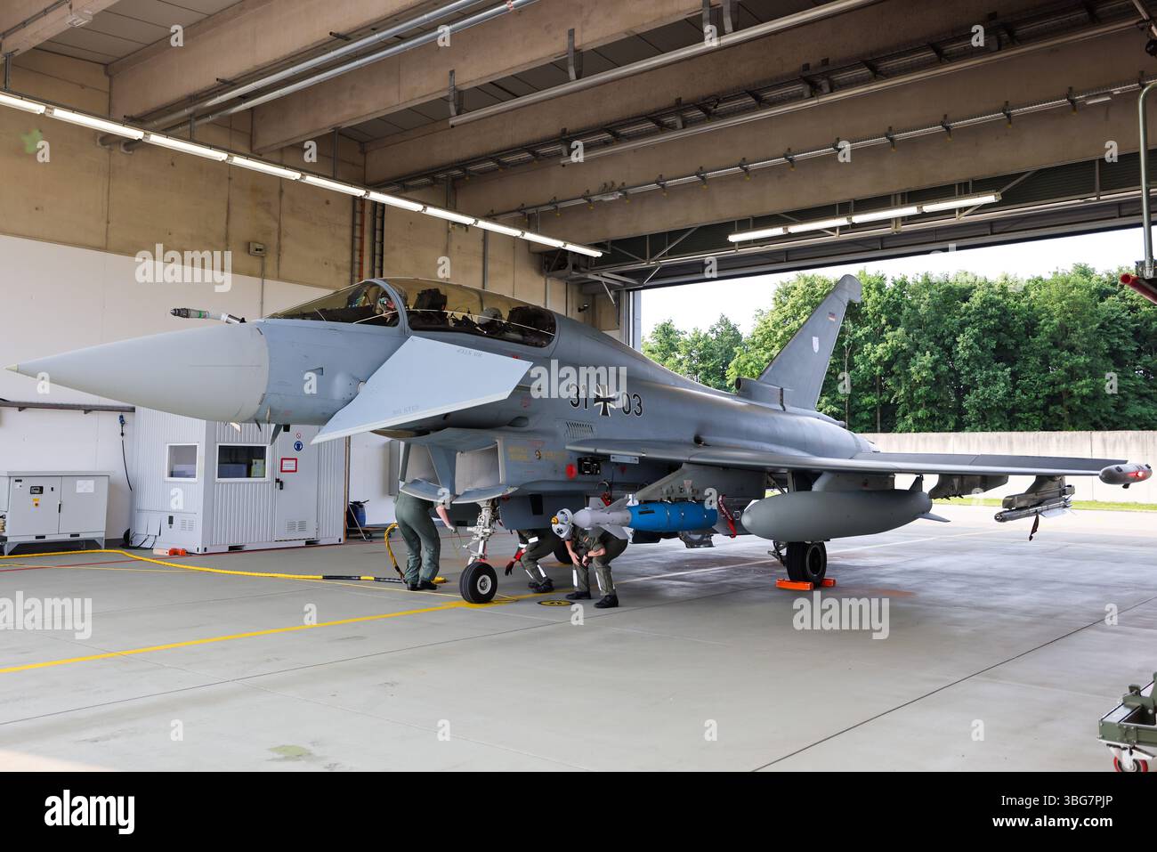 04 June 2025, North Rhine-Westphalia, Nörvenich: An air force ...