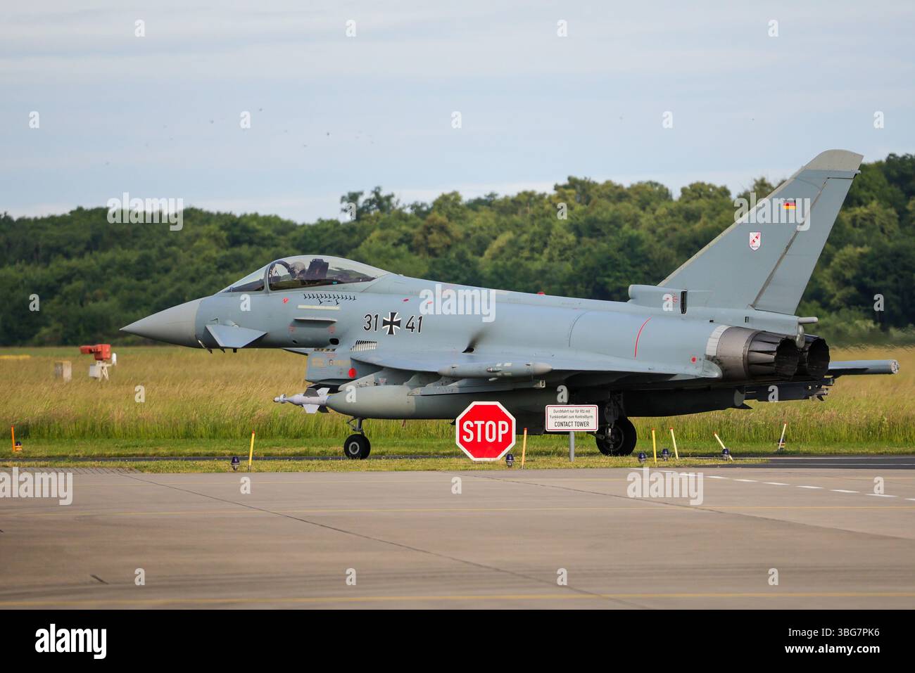 04 June 2025, North Rhine-Westphalia, Nörvenich: An Air Force ...