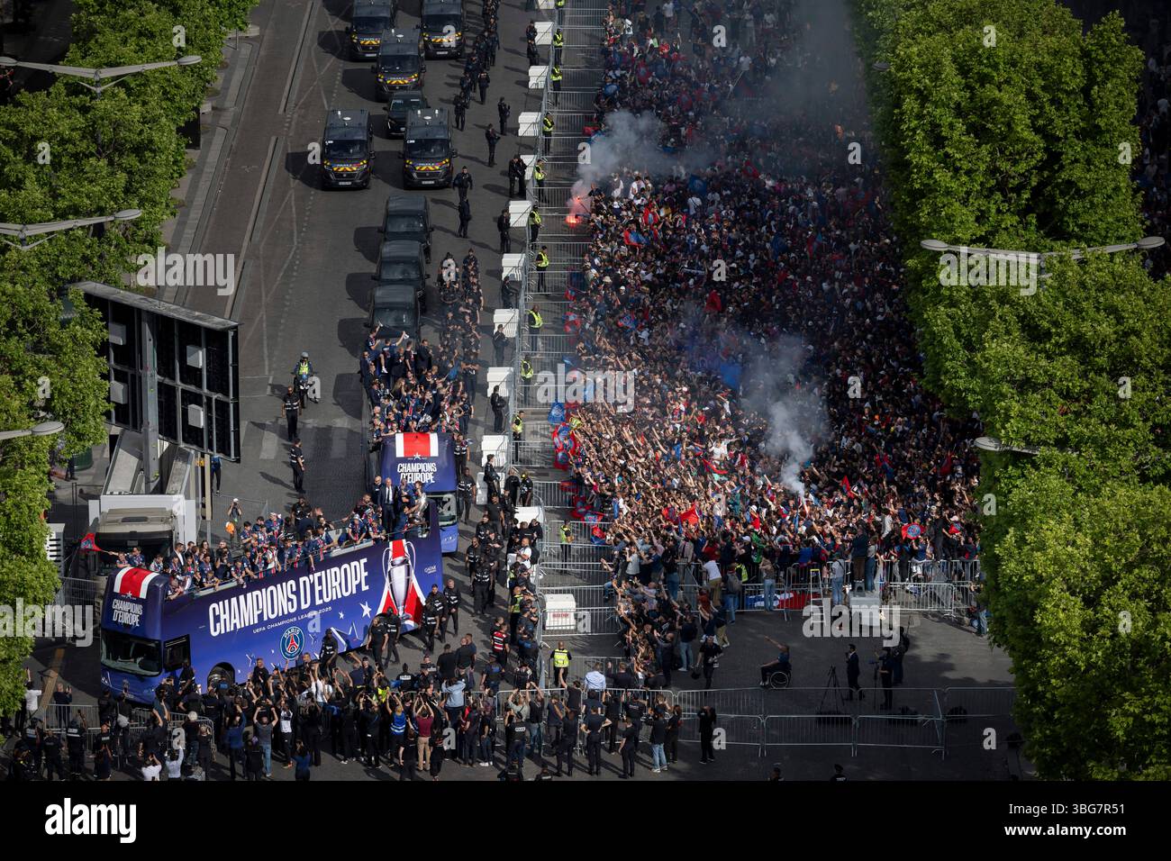 Paris, France. 01st June, 2025. Paris Saint-Germain's supporters wave ...