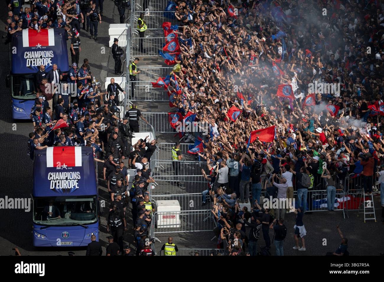 Paris, France. 01st June, 2025. Paris Saint-Germain's supporters wave ...
