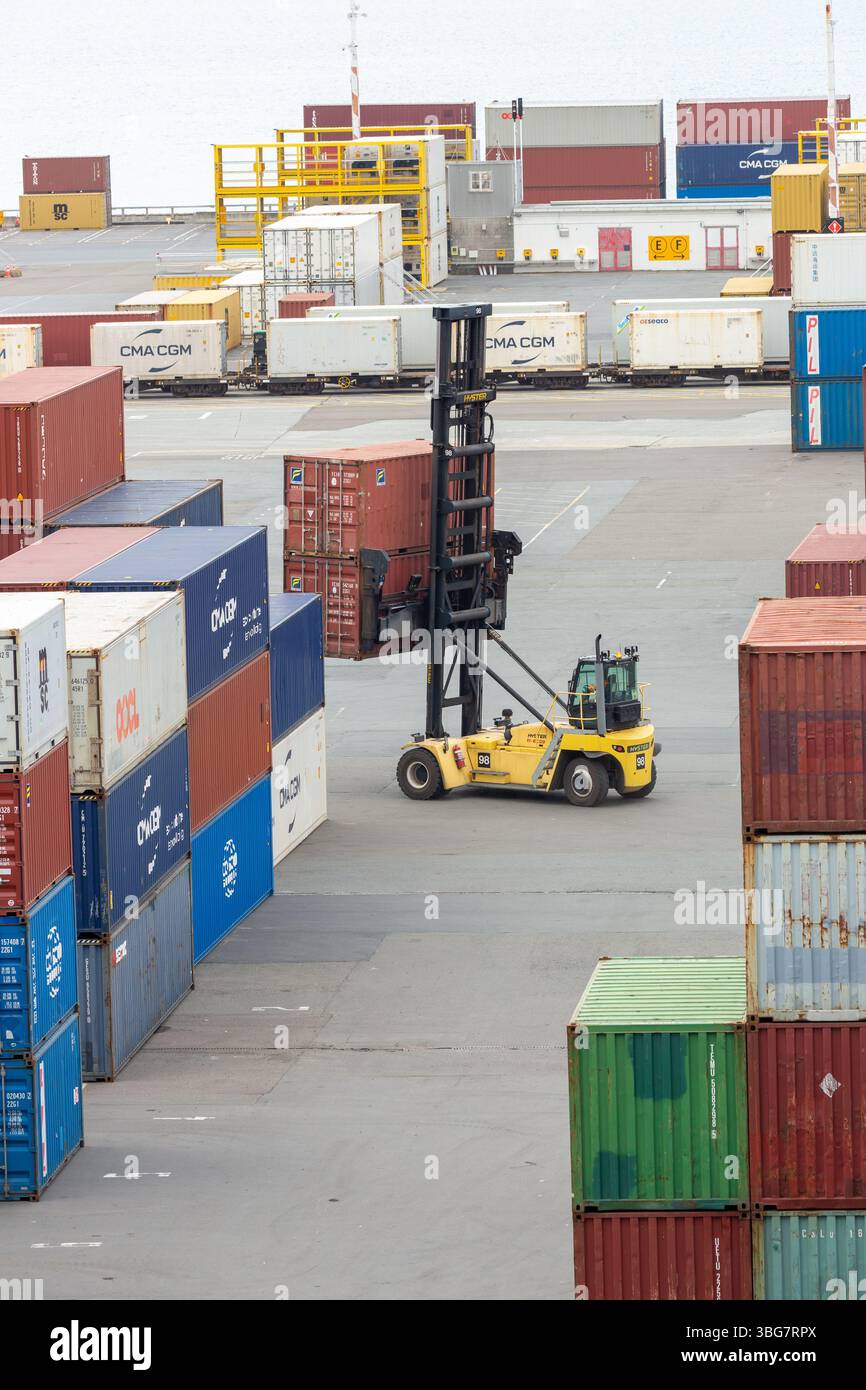 Forklift lifting a shipping container in Wellington dock, Forklift ...