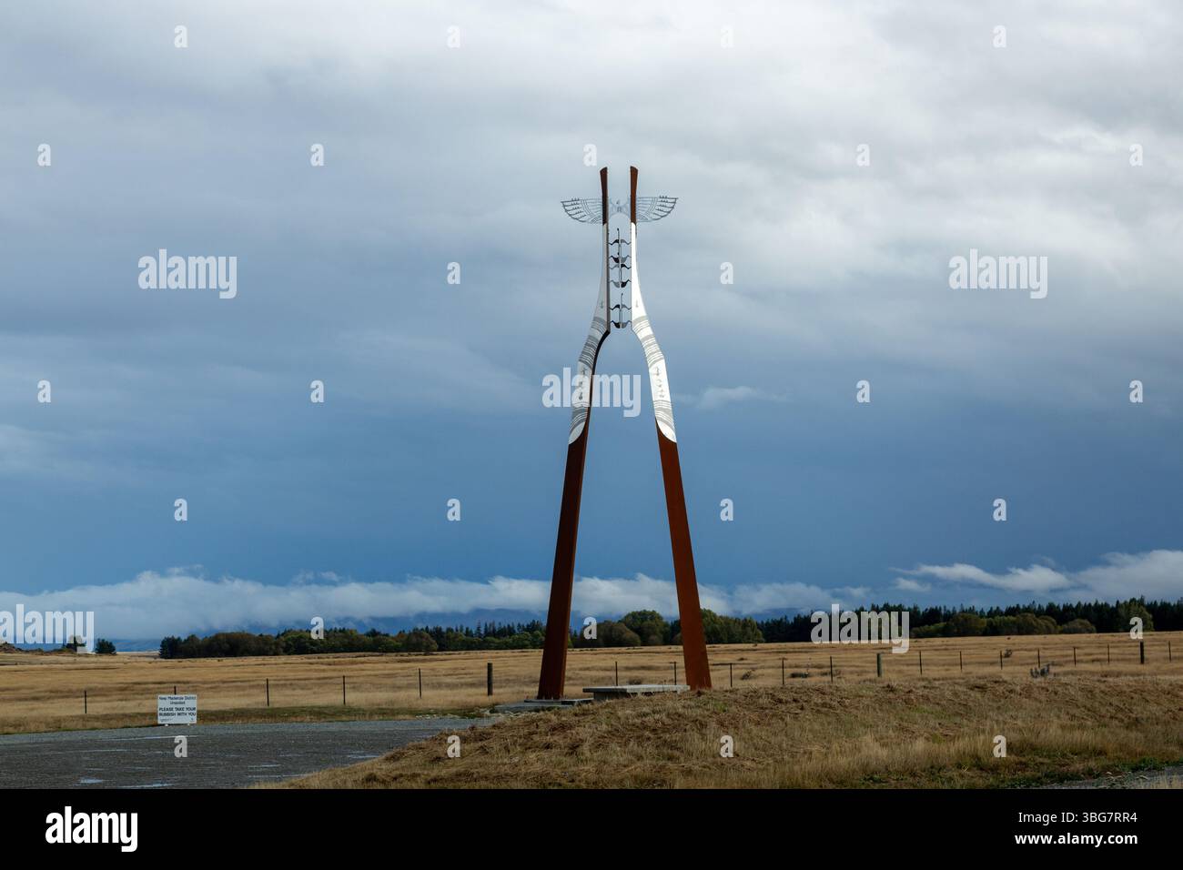 Sculpture (Nau mai tauti mai) at lookout on Fairlie-Tekapo Road (State ...