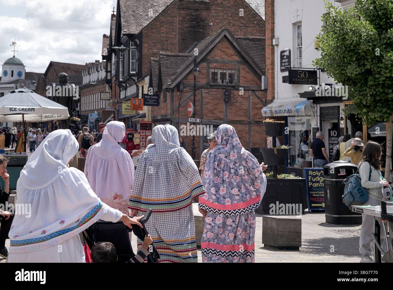 Muslim women group in traditional chador dress, visit as tourists ...