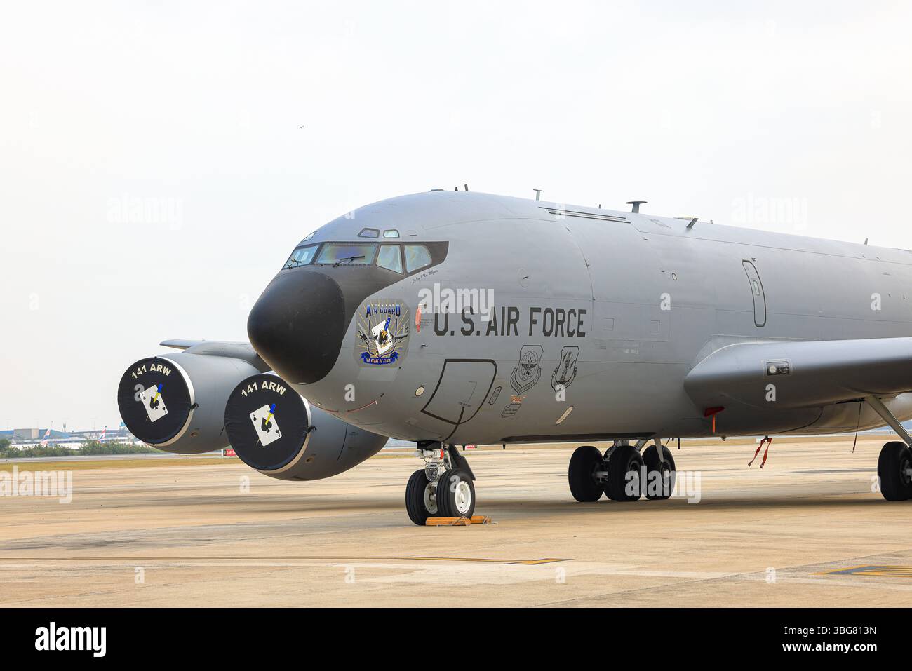 Aerial refueling hi-res stock photography and images - Alamy