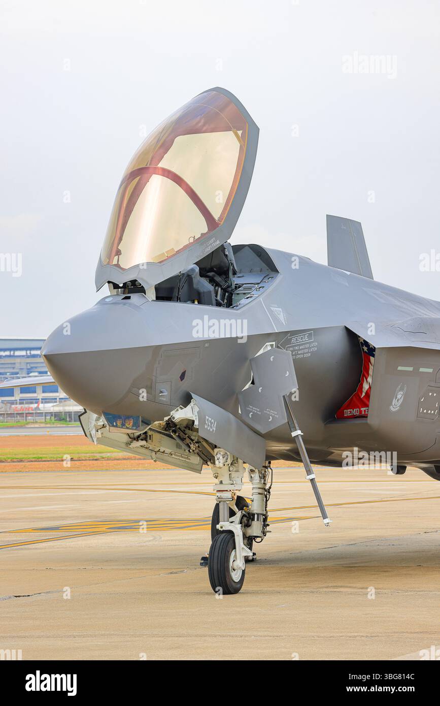 Lockheed Martin F35 Lightning II Multirole strike fighter at airshow in ...