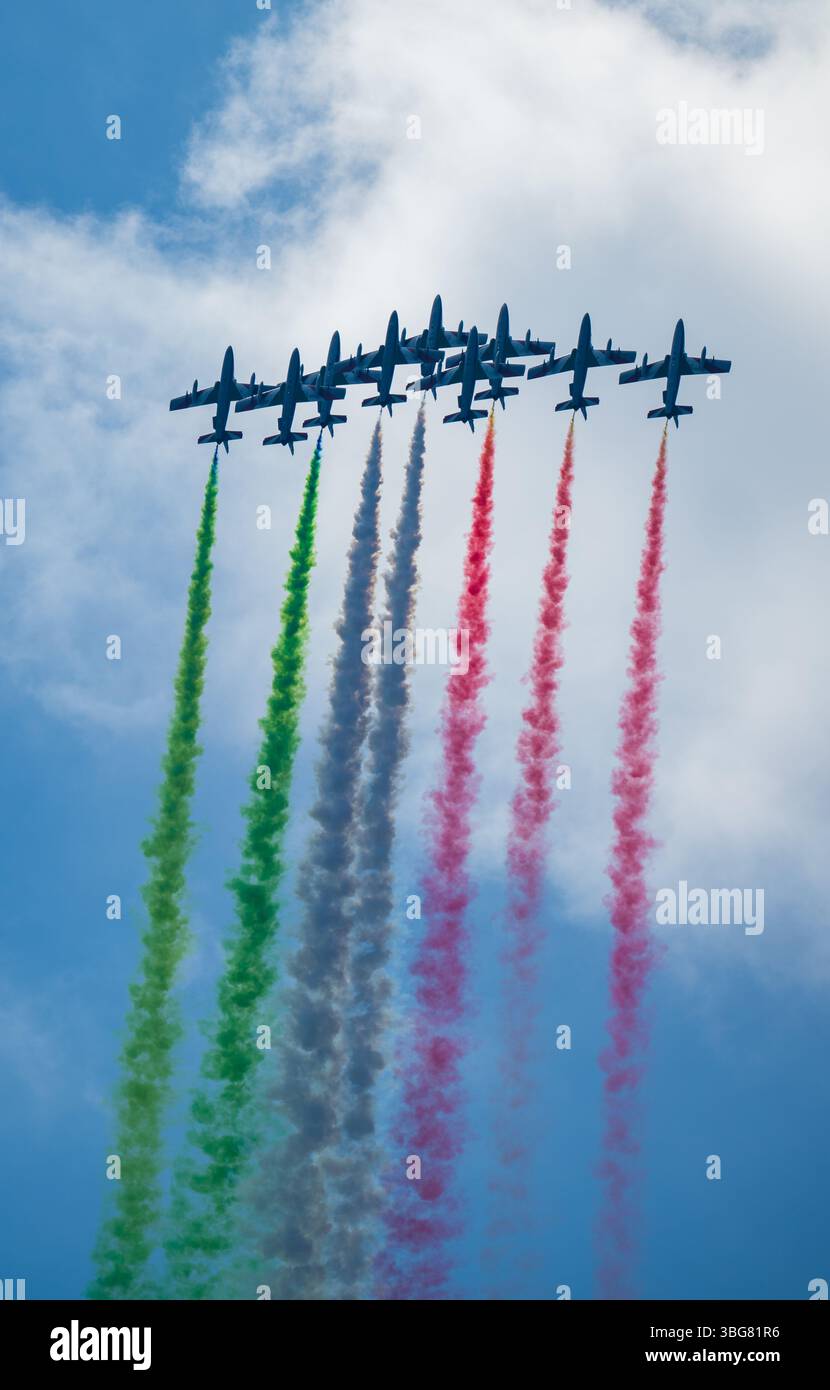 Flightdemonstration hi-res stock photography and images - Alamy