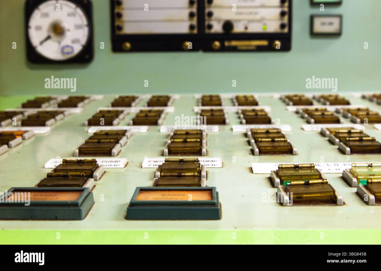 Ship control room technology hi-res stock photography and images - Alamy