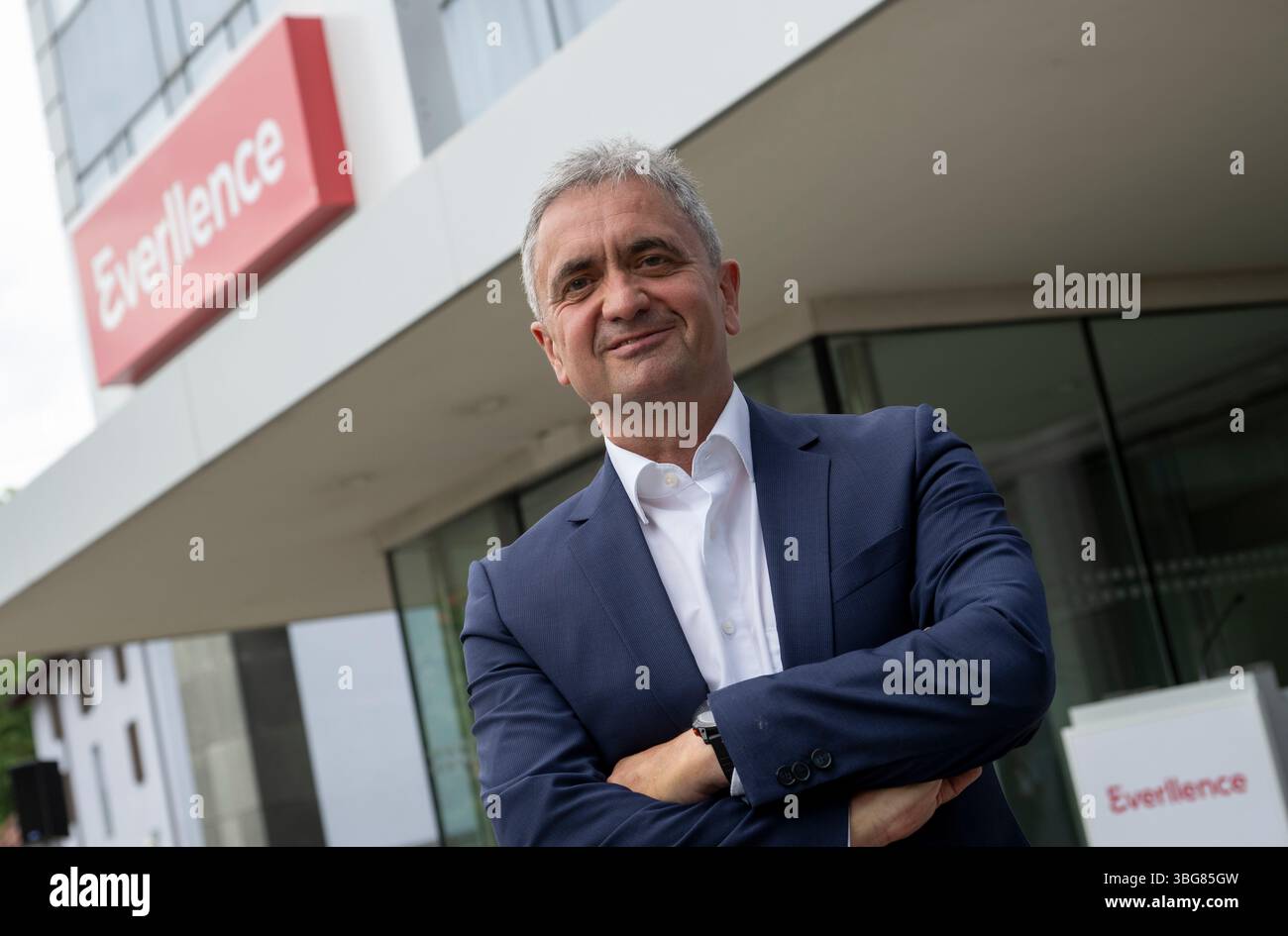 04 June 2025, Bavaria, Augsburg: CEO Uwe Lauber presents the ...
