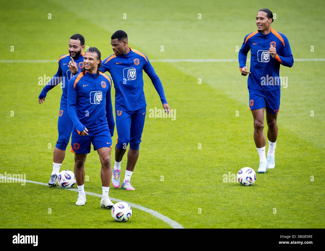 ZEIST - Memphis Depay, Nathan Ake, Denzel Dumfries and Virgil van Dijk ...