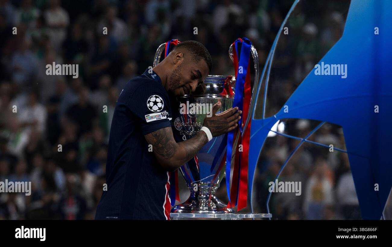 Presnel Kimpembe of Paris Saint-Germain FC hugs the trophy during the ...