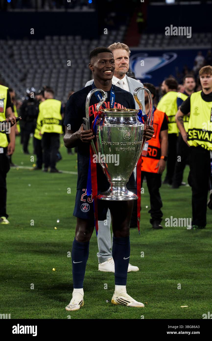 Nuno Mendes of Paris Saint-Germain FC celebrates with the trophy during ...