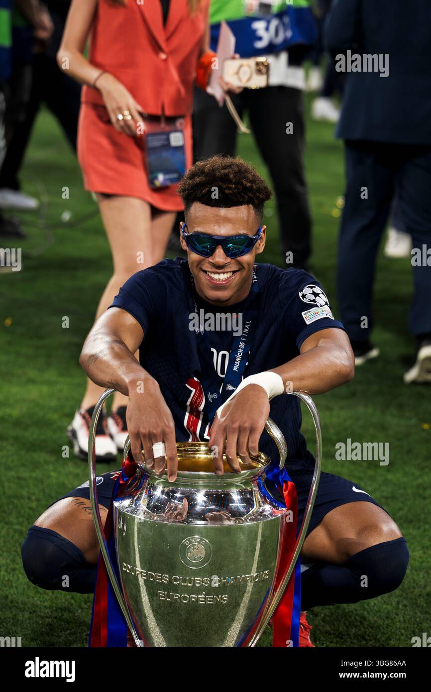 Desire Doue of Paris Saint-Germain FC celebrates with the trophy during ...