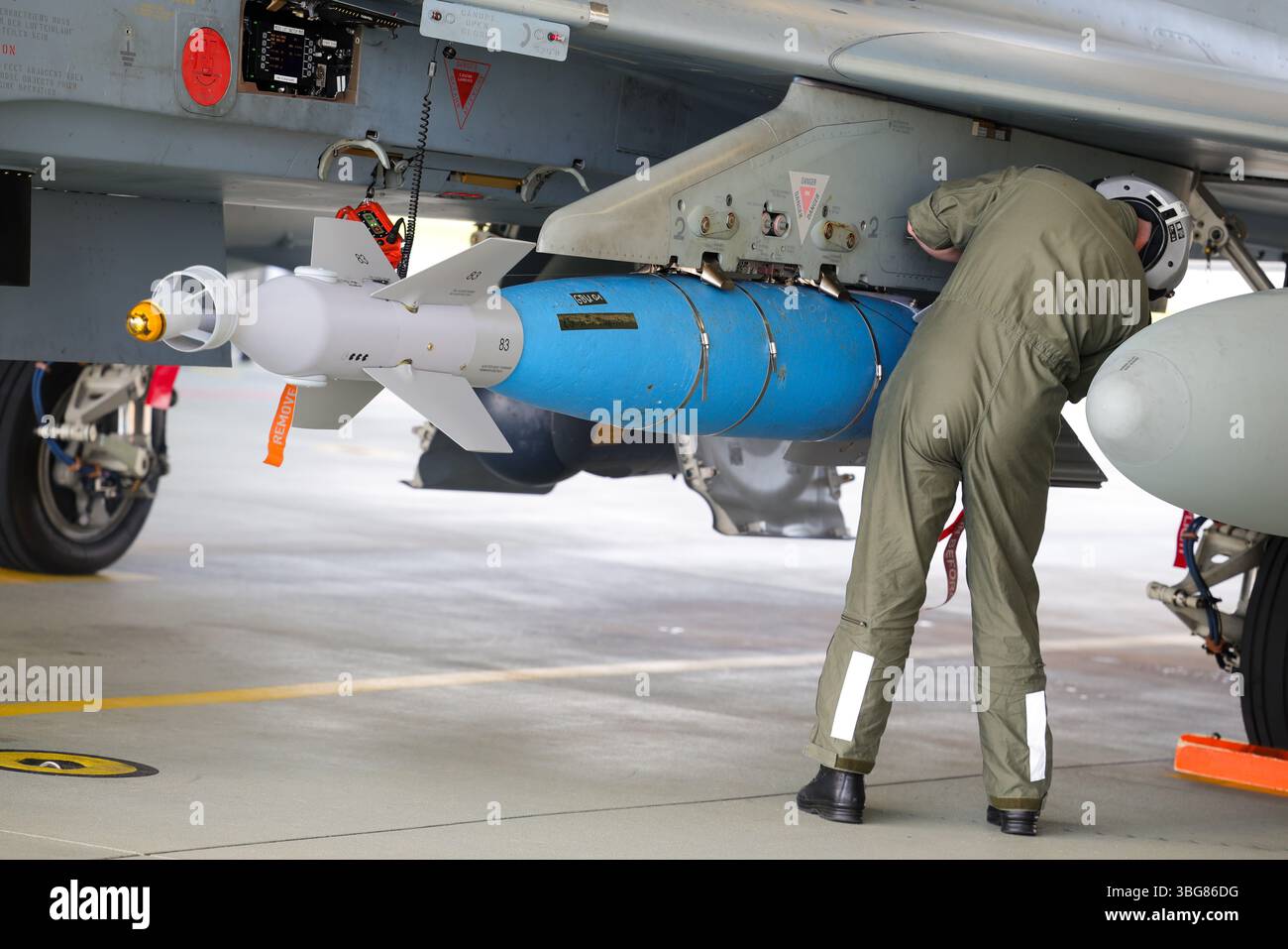 04 June 2025, North Rhine-Westphalia, Nörvenich: A practice bomb hangs ...