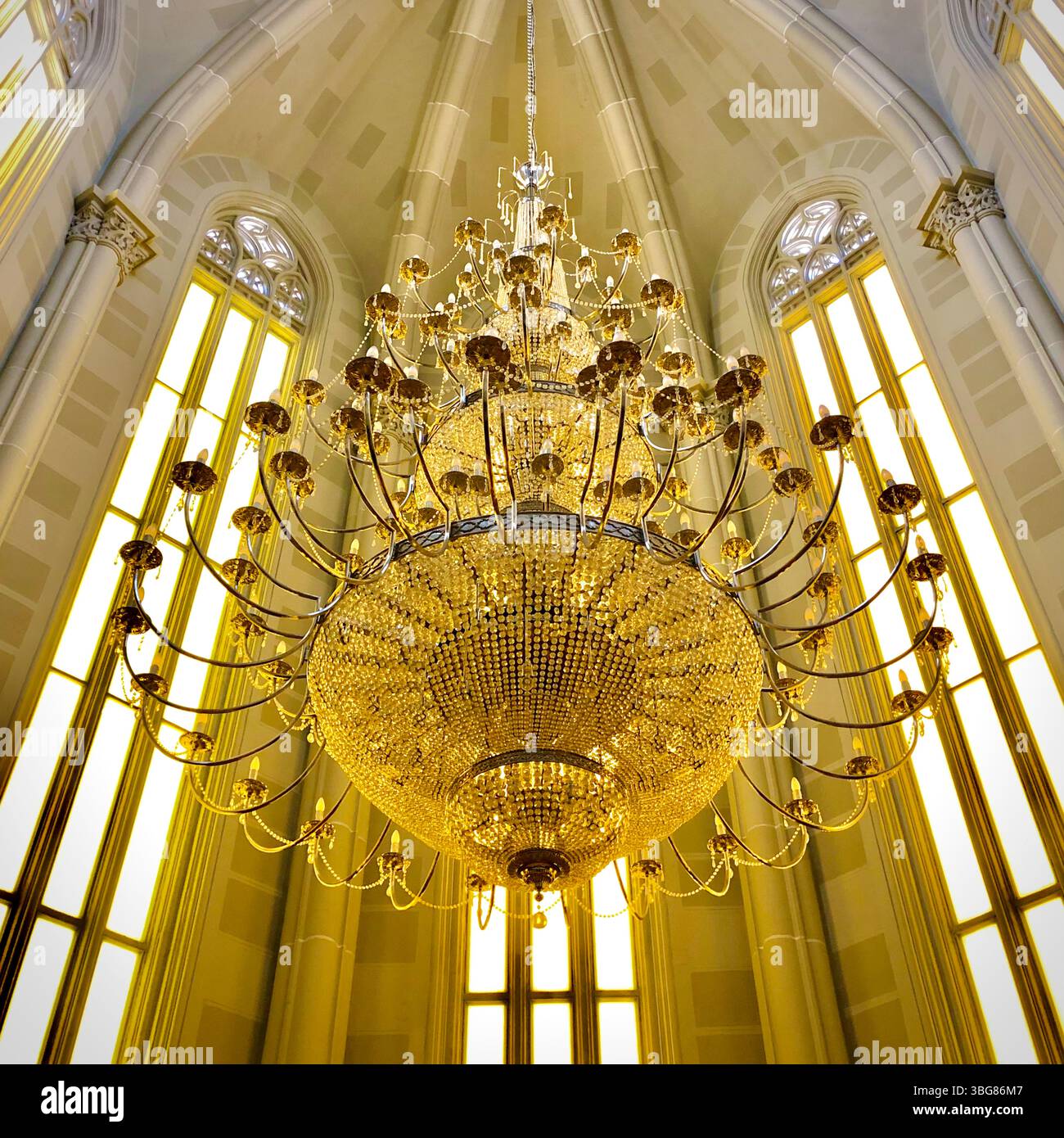 Chandelier intricate design hi-res stock photography and images - Alamy