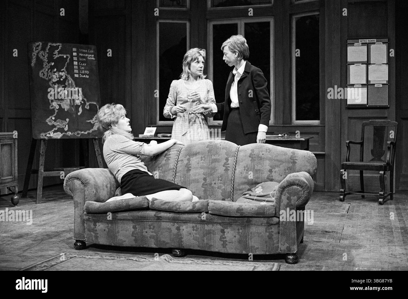l-r: Lynn Redgrave (Joanne), Barbara Ferris (Elise), Anna Massey (Ann ...