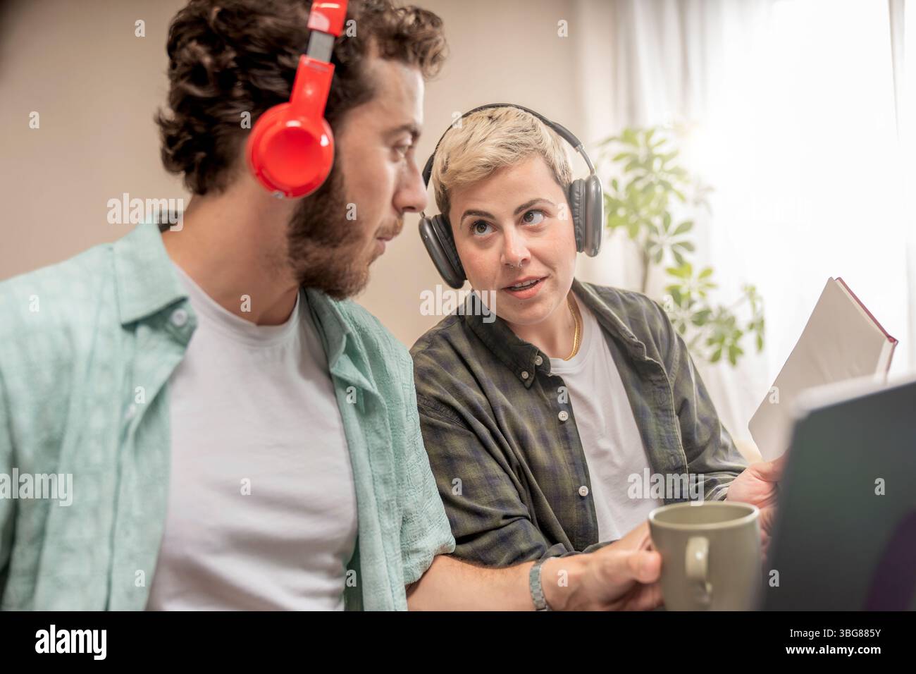 Collaborative learning session office hi-res stock photography and ...