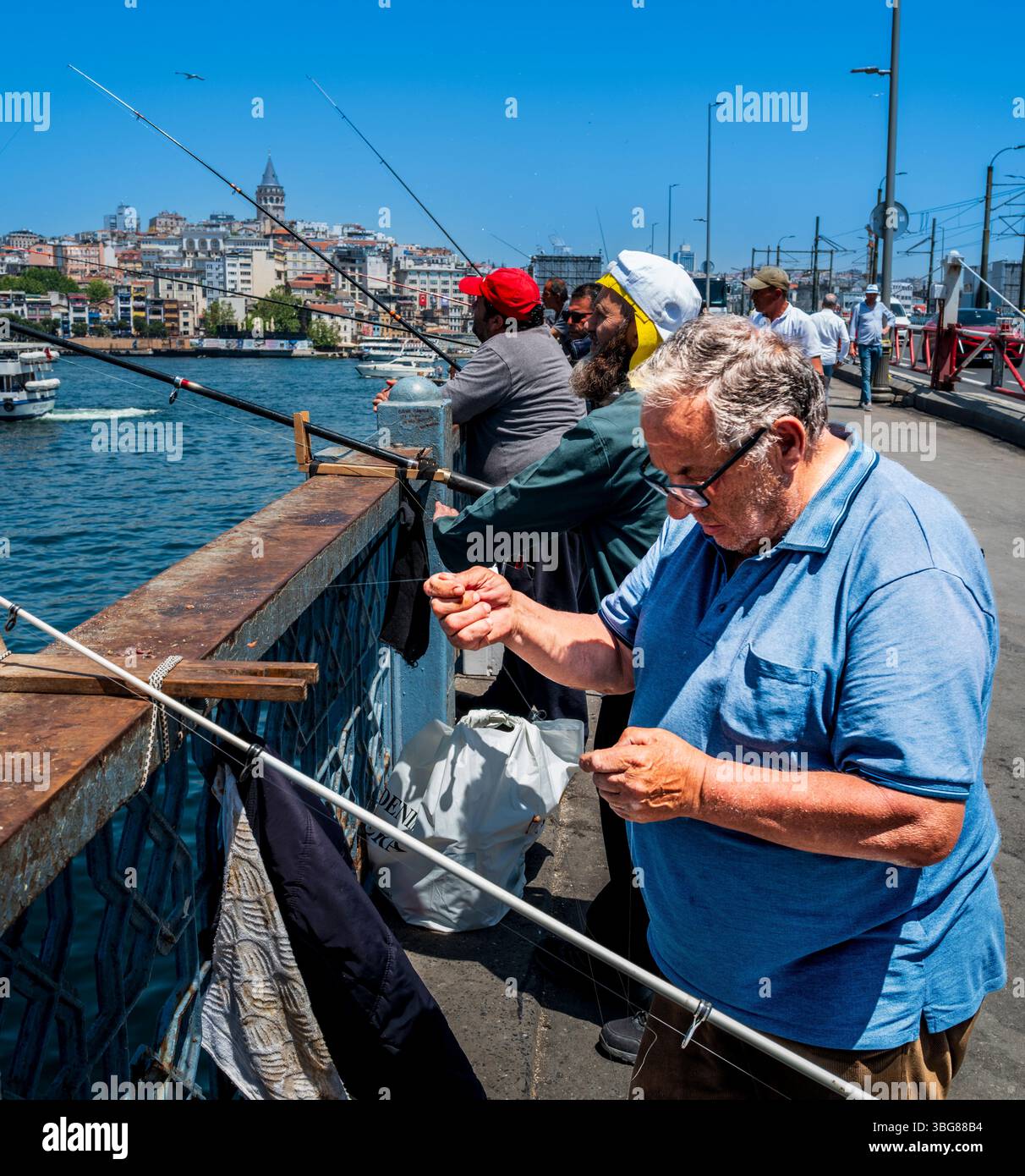 Fisherman on the Galata Bridge, Istanbul, Turkey Stock Photo - Alamy