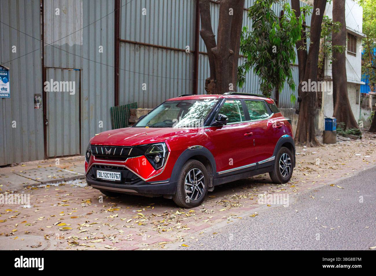 Mahindra XUV, red A Mahindra XUV vehicle pictured in Hauz Khas in New ...