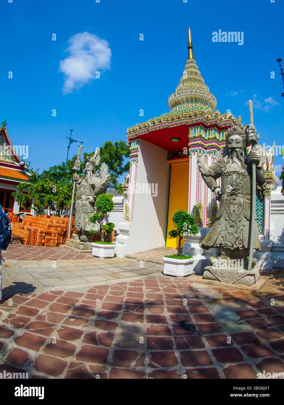 The entrance at Wat Pho temple of the Reclining Golden Temple in ...