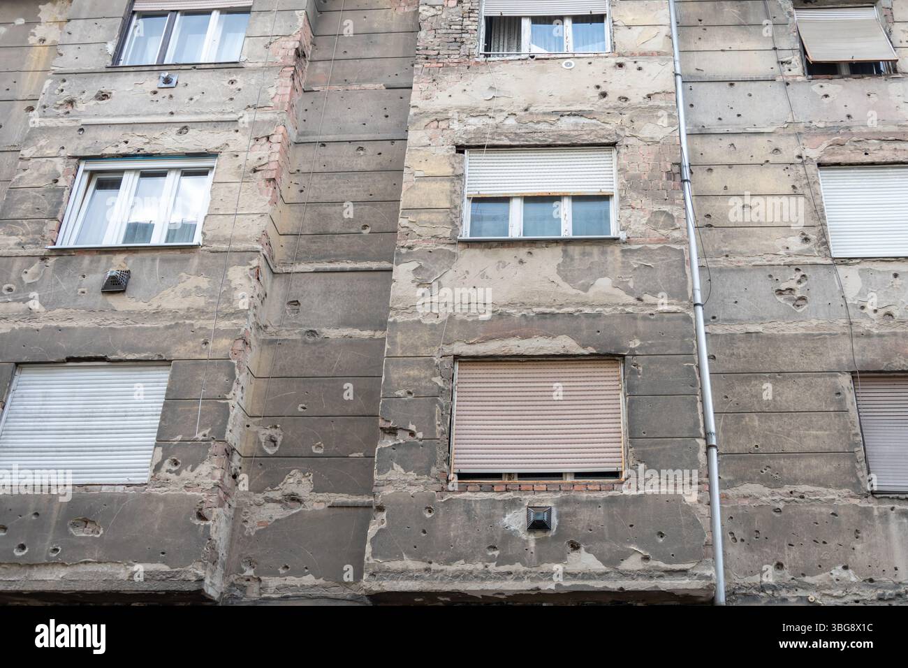 War devastation building bullets hi-res stock photography and images ...