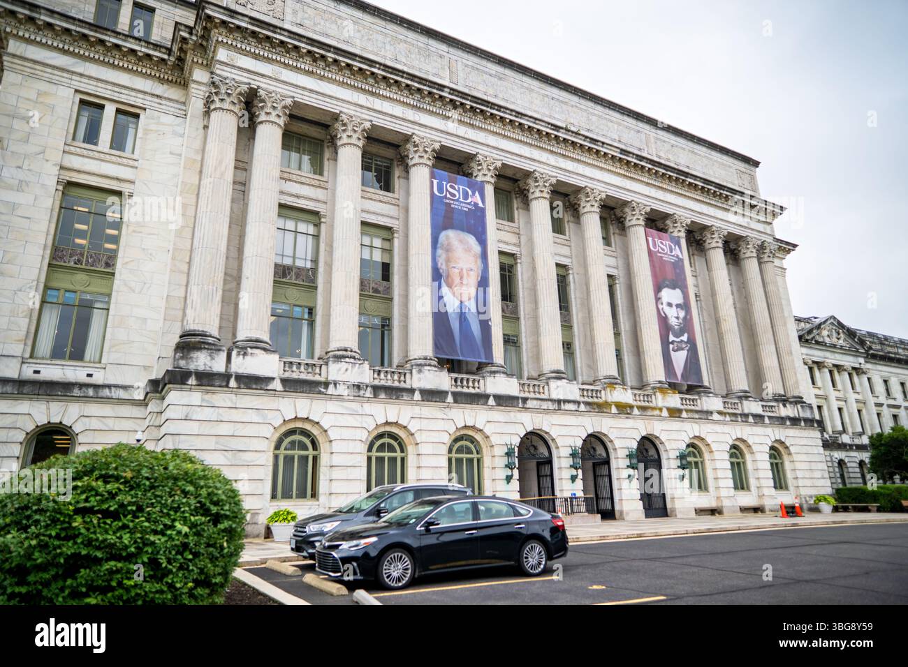 WASHINGTON, DC — The U.S. Department of Agriculture headquarters ...