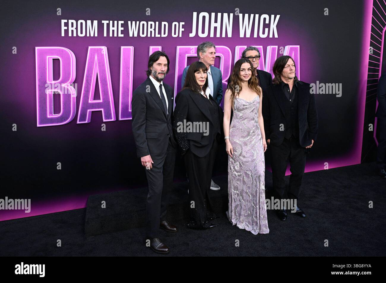 Keanu Reeves, Anjelica Huston, Gabriel Byrne, Ana de Armas, Ian McShane ...