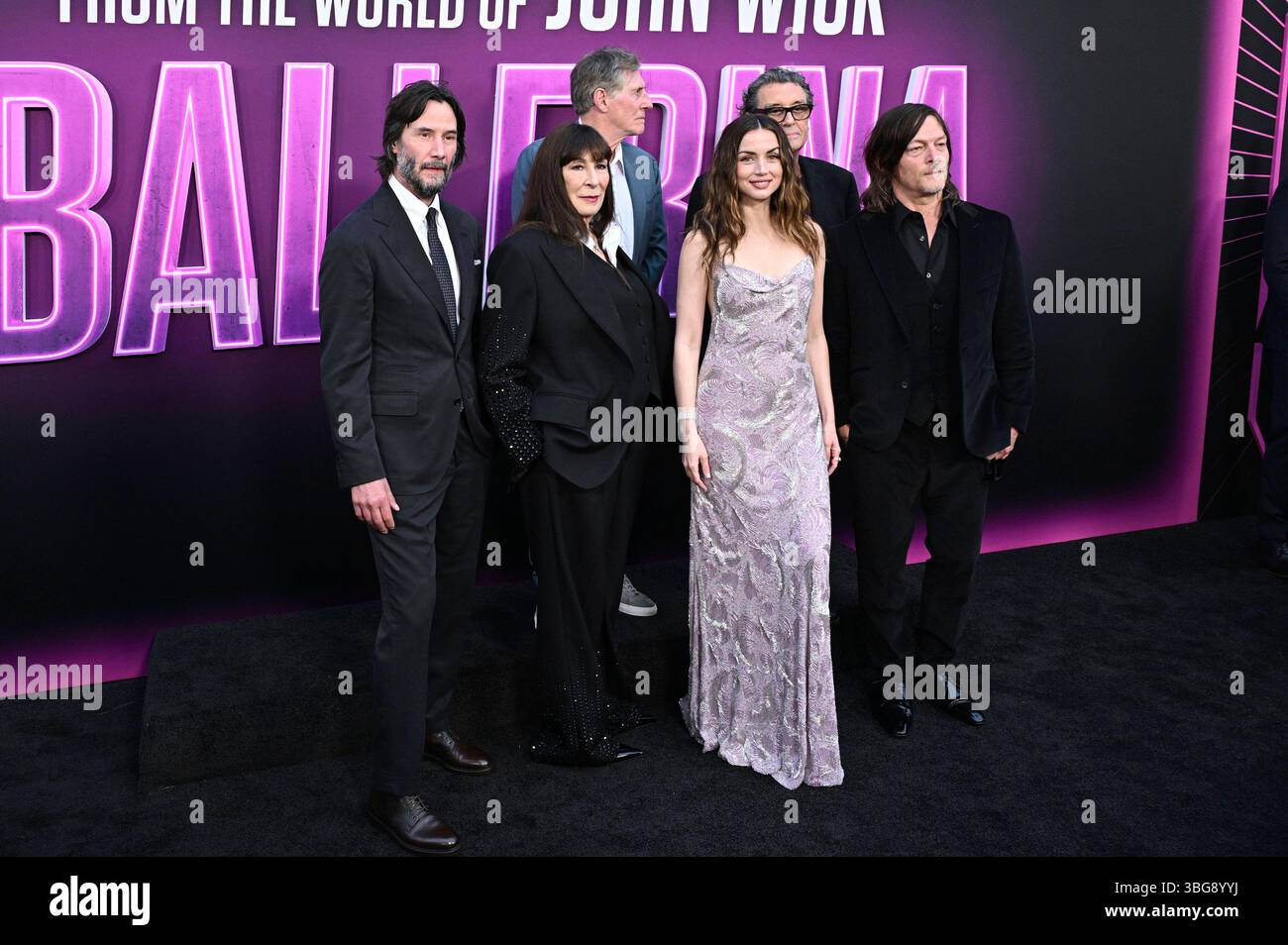 Keanu Reeves, Anjelica Huston, Gabriel Byrne, Ana de Armas, Ian McShane ...