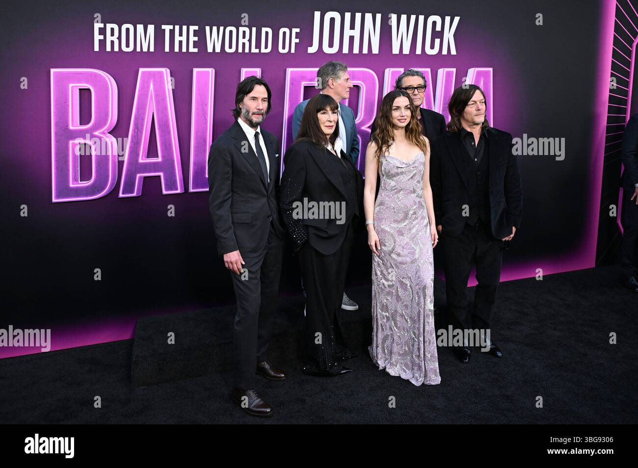 Keanu Reeves, Anjelica Huston, Gabriel Byrne, Ana de Armas, Ian McShane ...