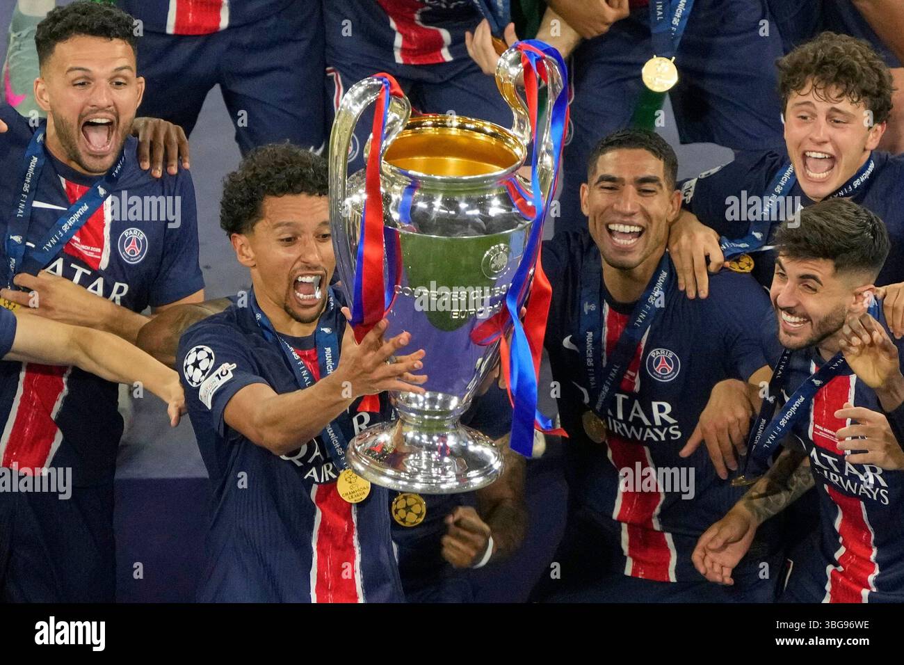 PSG players celebrate with the trophy after winning the Champions ...