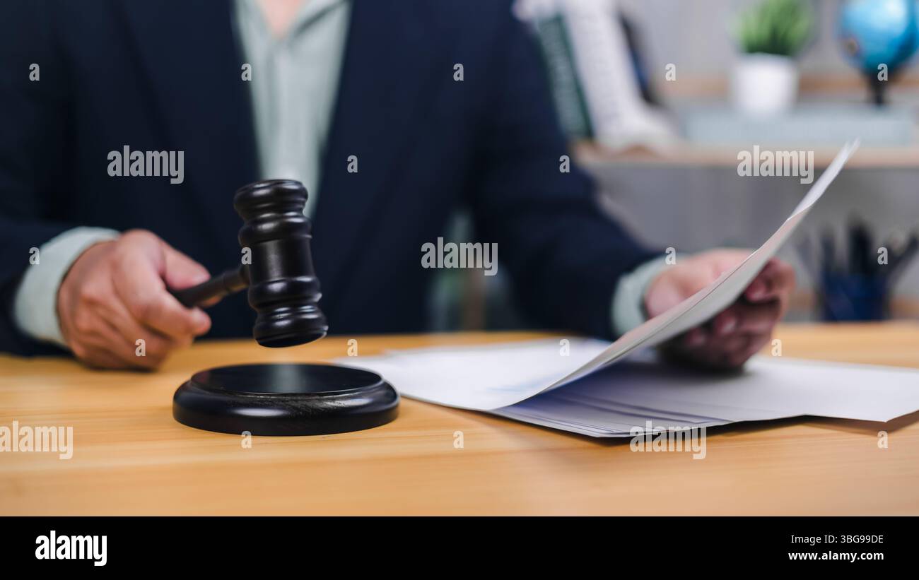 Legal professional reviewing case hi-res stock photography and images - Alamy