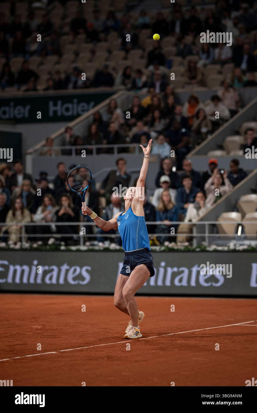 Paris, France. 04th June, 2025. France's Lois Boisson plays Russia's Mirra Andreeva during their ...