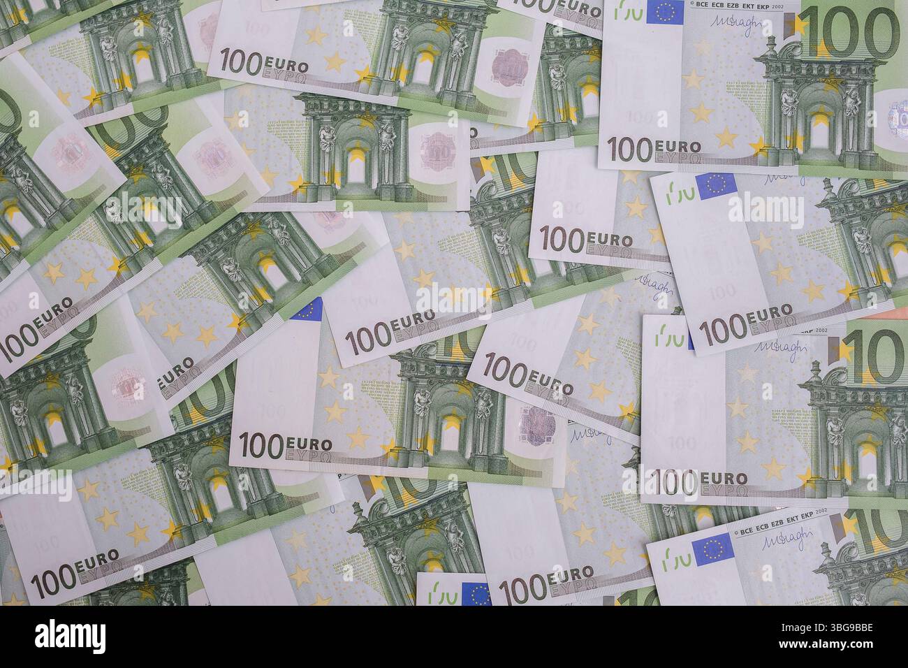 100 Euro-Scheine *** 100 Euro notes Stock Photo - Alamy