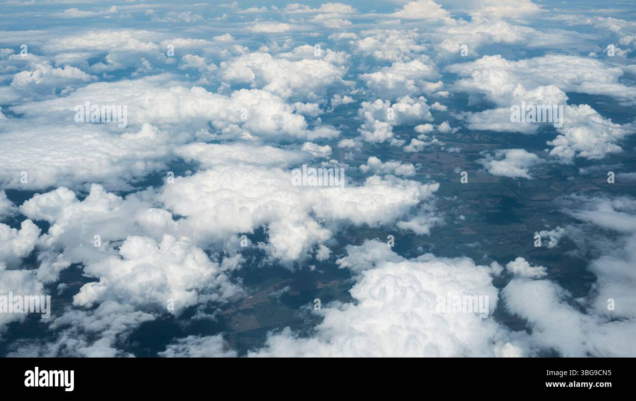 20 thousand feet up hi-res stock photography and images - Alamy